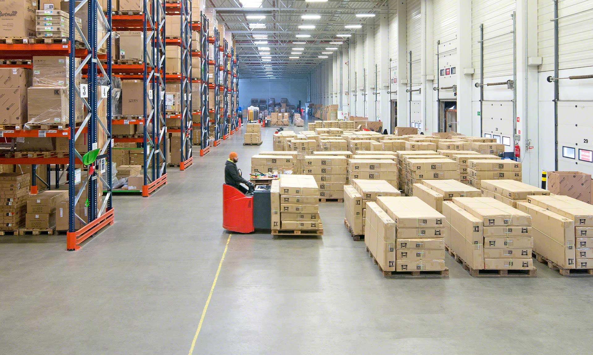 Logistique amont : définition et étapes - Mecalux.fr
